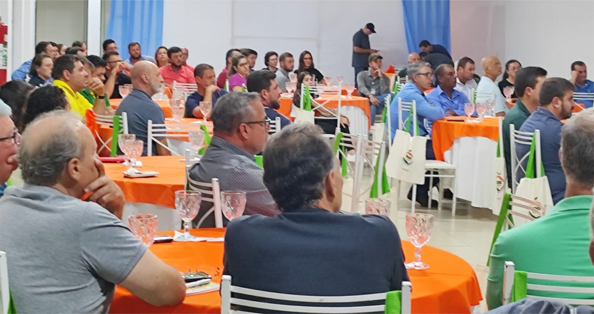 Citros em Foco reúne mais de 100 pessoas em Itápolis (SP) - Fundecitrus